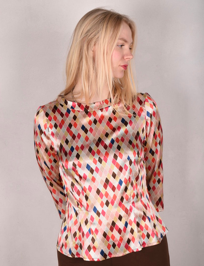 Audrey. Klassisk top i silke stretch satin. "Harlequin" – Tone Barker Silk